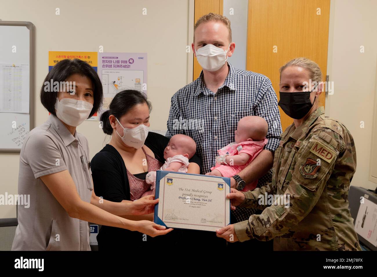 Le colonel Jennifer Vecchione, commandant du groupe médical 51st ...