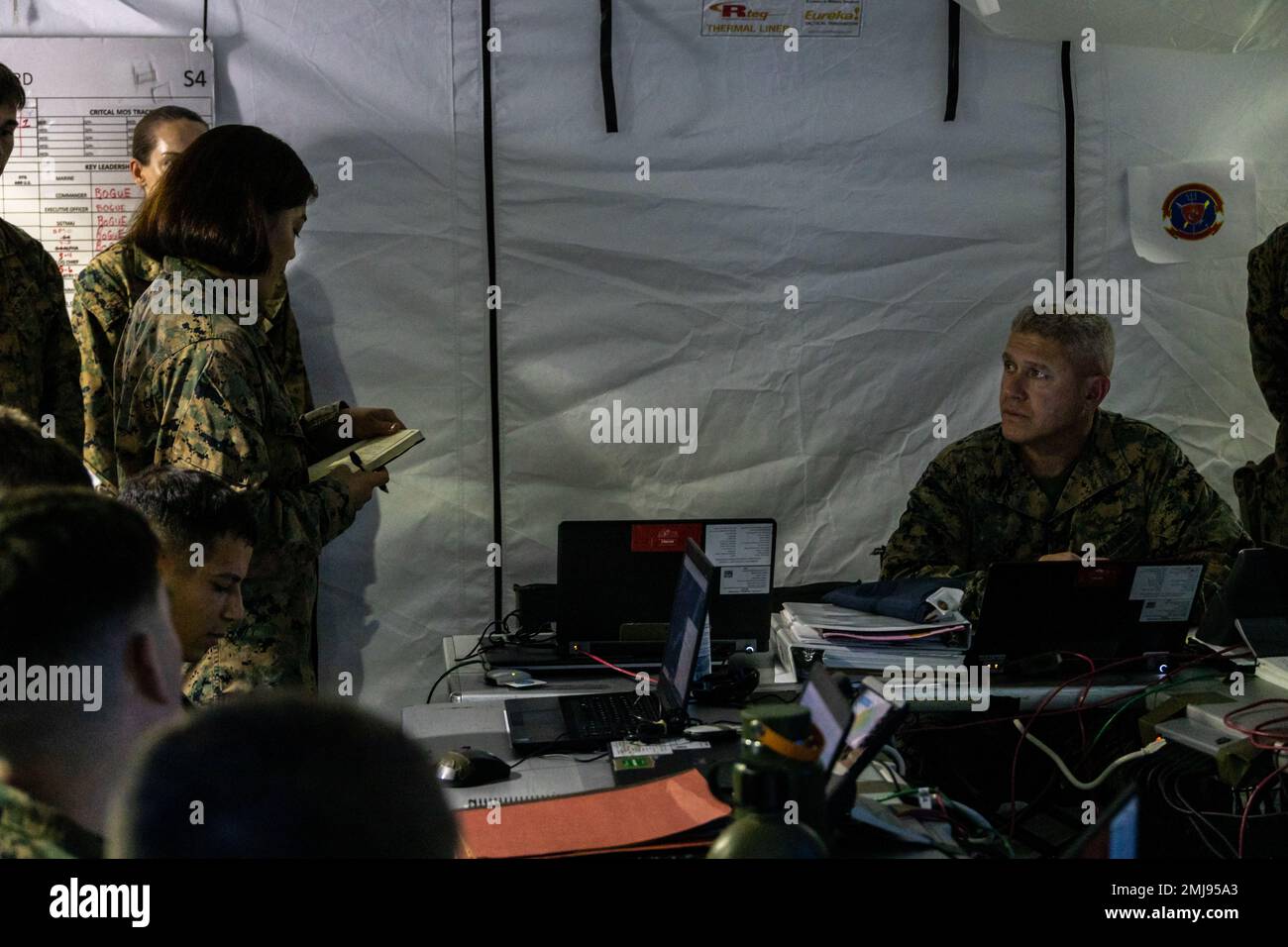 ÉTATS-UNIS Le colonel Dennis Sampson du corps maritime, commandant de l ...