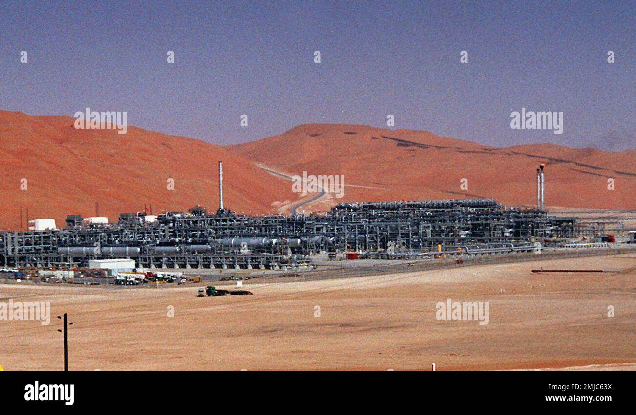 FILE - In this Monday, March 8, 2004 file photo, an industrial plant ...