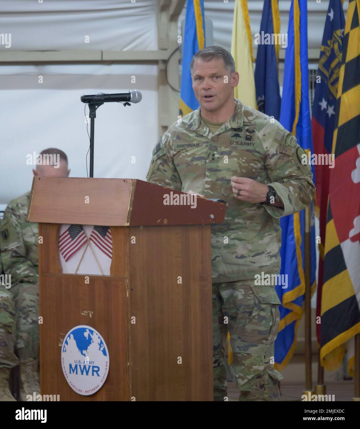 ÉTATS-UNIS Le général de division John W. Brennan, commandant général ...