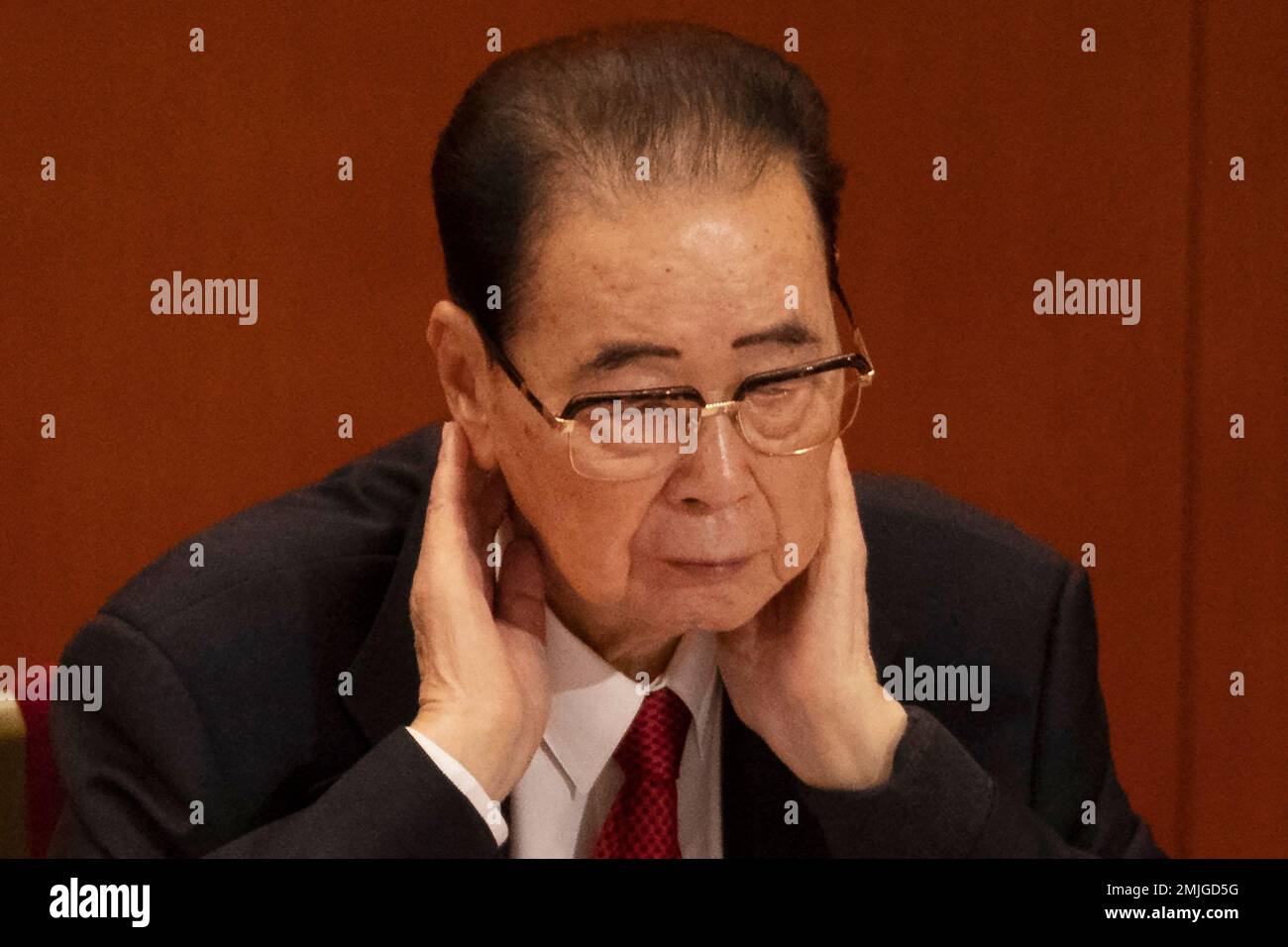 CORRECTS AGE TO 90, INSTEAD OF 91 - In this Oct. 24, 2017, photo ...