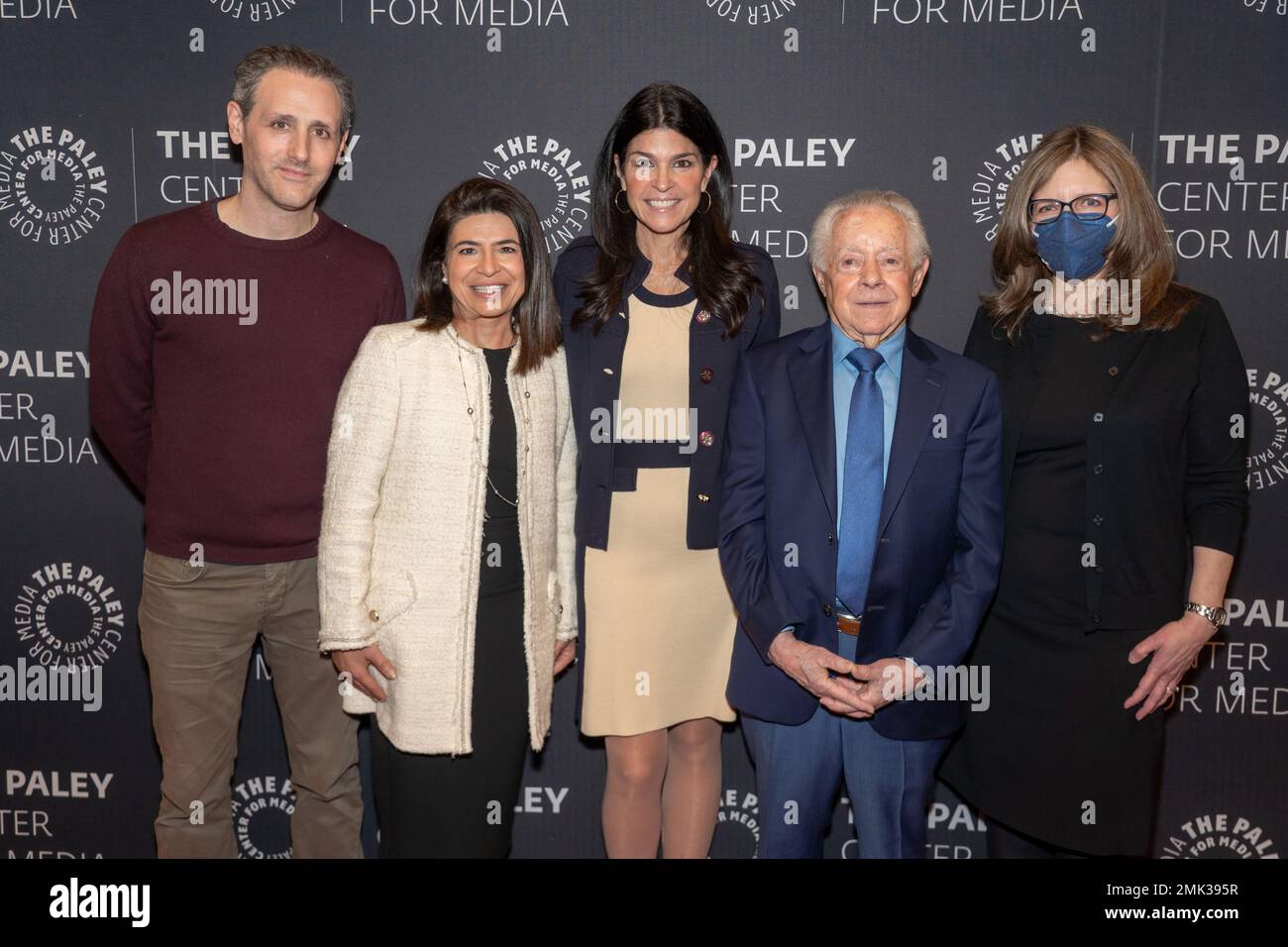 NEW YORK, NEW YORK - JANVIER 26 : (G-D) journaliste et cinéaste Josh ...