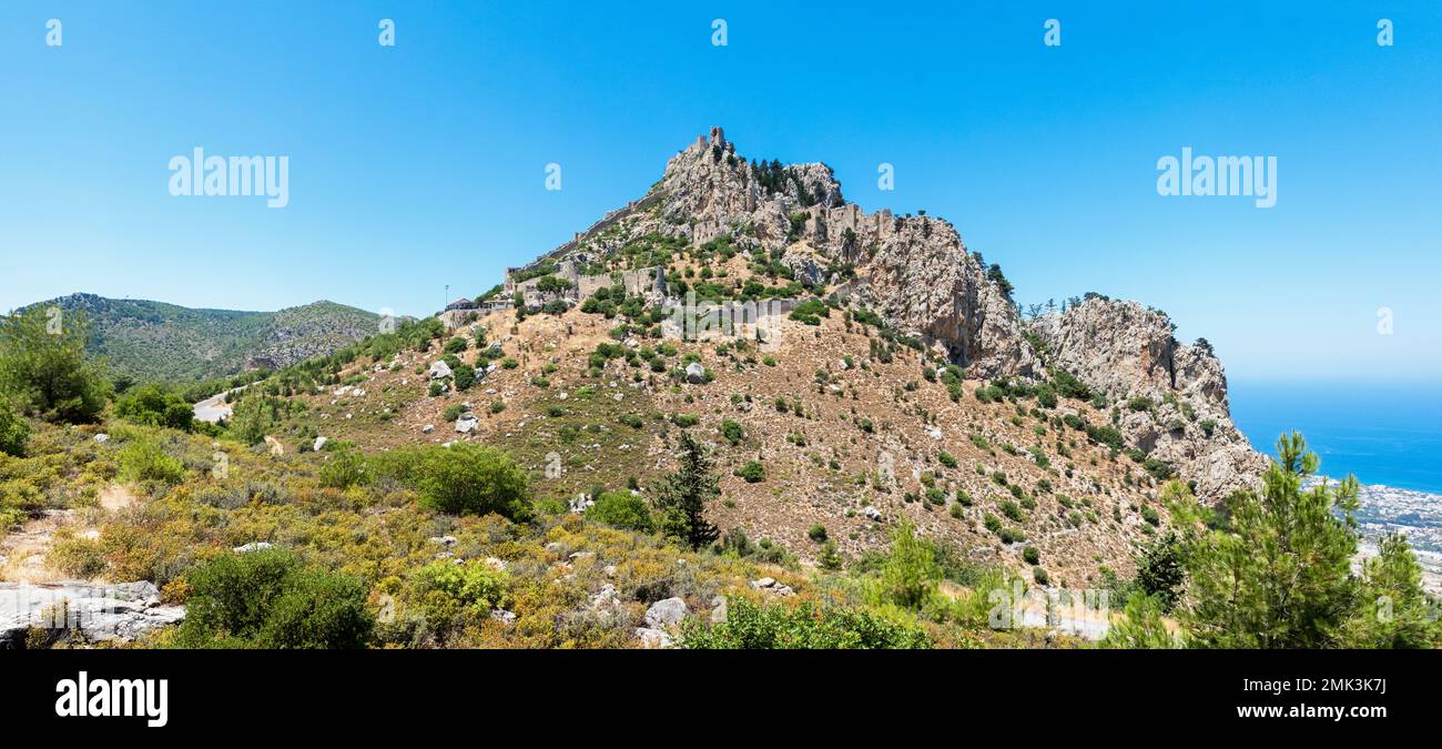 Medieval st hilarion castle Banque de photographies et d’images à haute ...