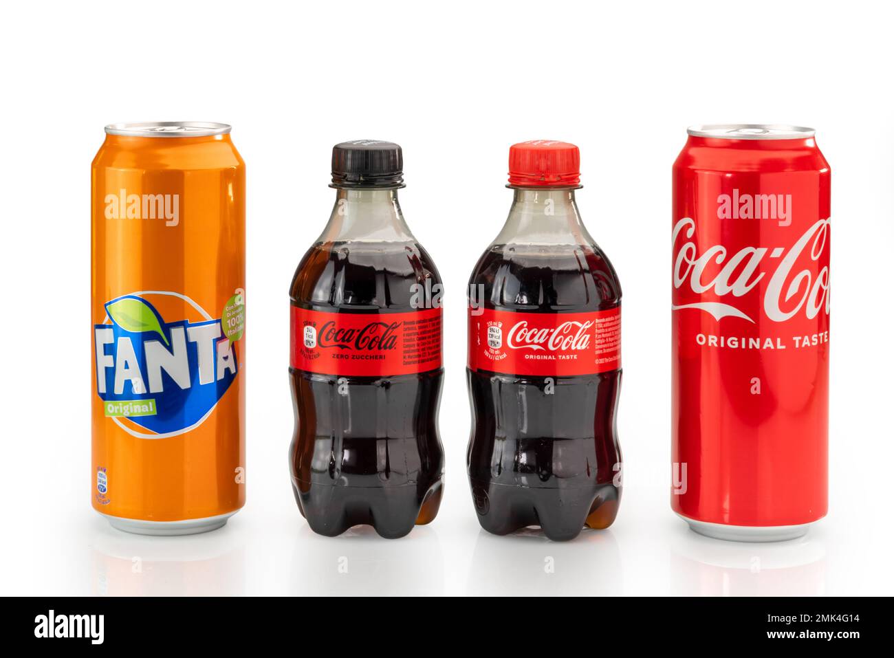 Italie - 14 janvier 2023: 500 ml de Coca Cola goût original avec boîte ...