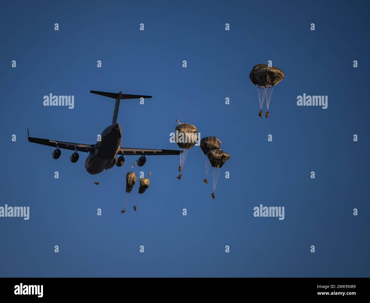 Les parachutistes de l'armée américaine affectés au 2nd Bataillon ...