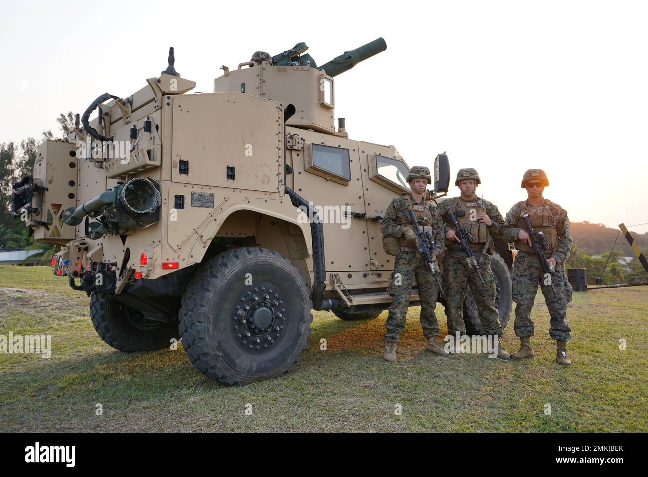 CPL lance Seth Morian, à gauche, Cpl. Spencer Sanders, centre, et 1st ...