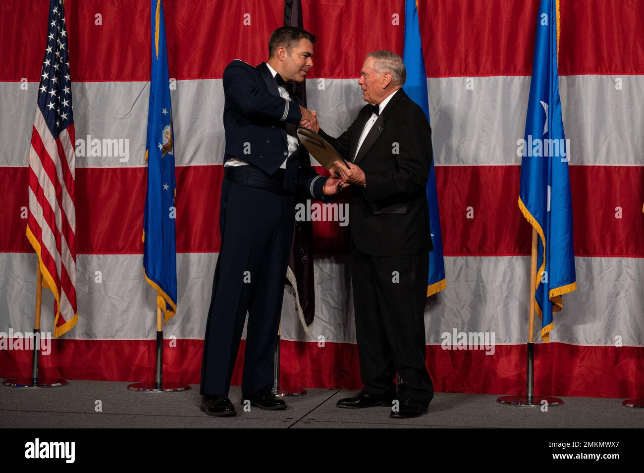 US Air Force Brig. Le général Richard A. Goodman, commandant de la 57th ...