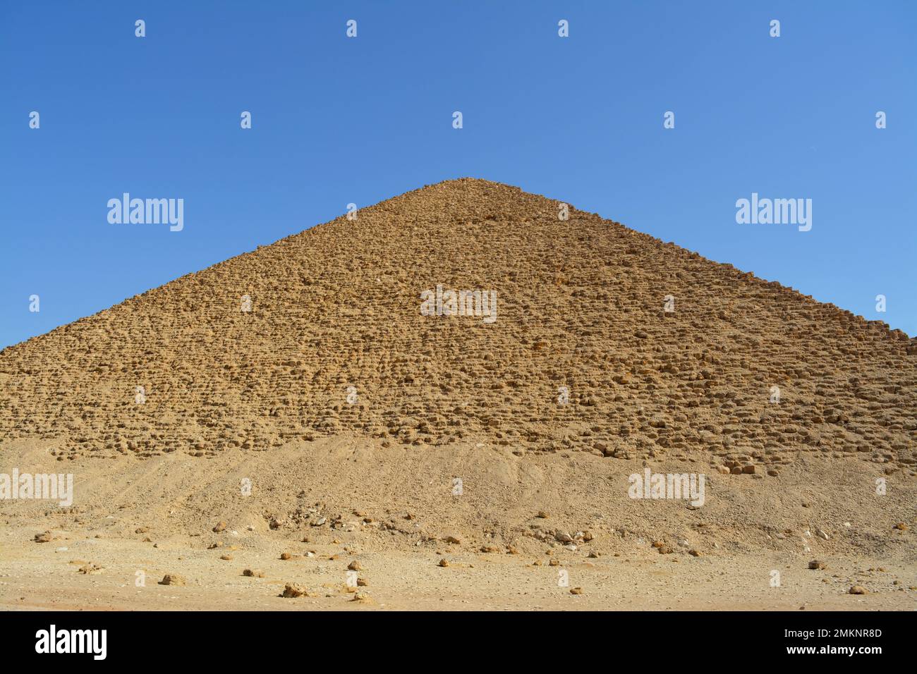La pyramide rouge nord du Dahshur du roi Sneferu, nommée pour la teinte ...