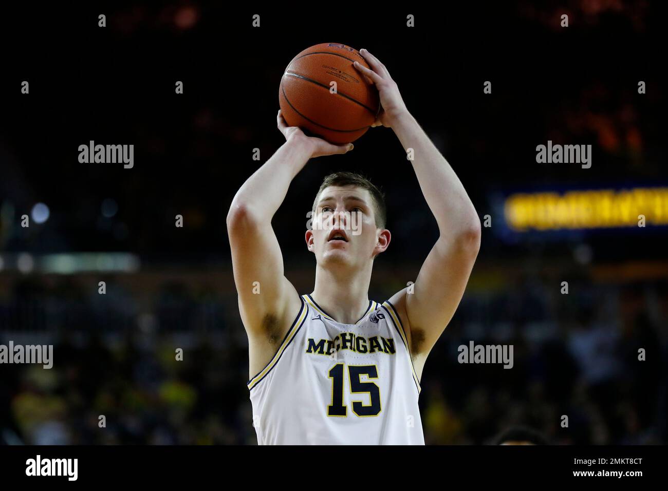 Michigan center Jon Teske shoots against Penn State in the second half ...