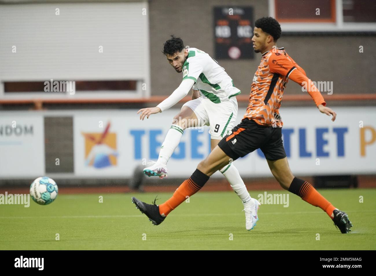 VOLENDAM - (lr) Ricardo Pepi du FC Groningen 2-2, Brian plat du FC ...