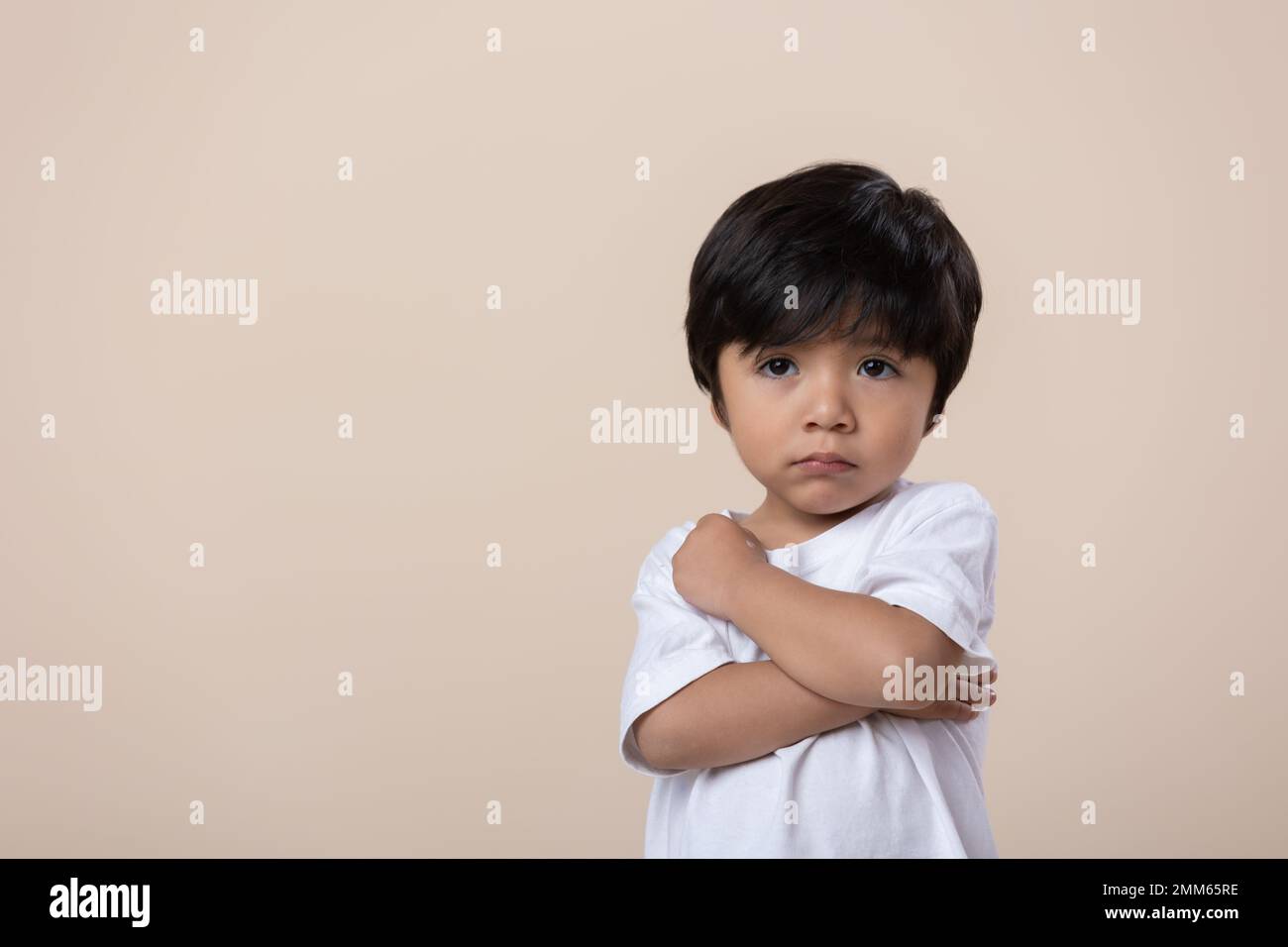 Petit garçon mexicain triste ou scolded, expression triste Photo Stock ...