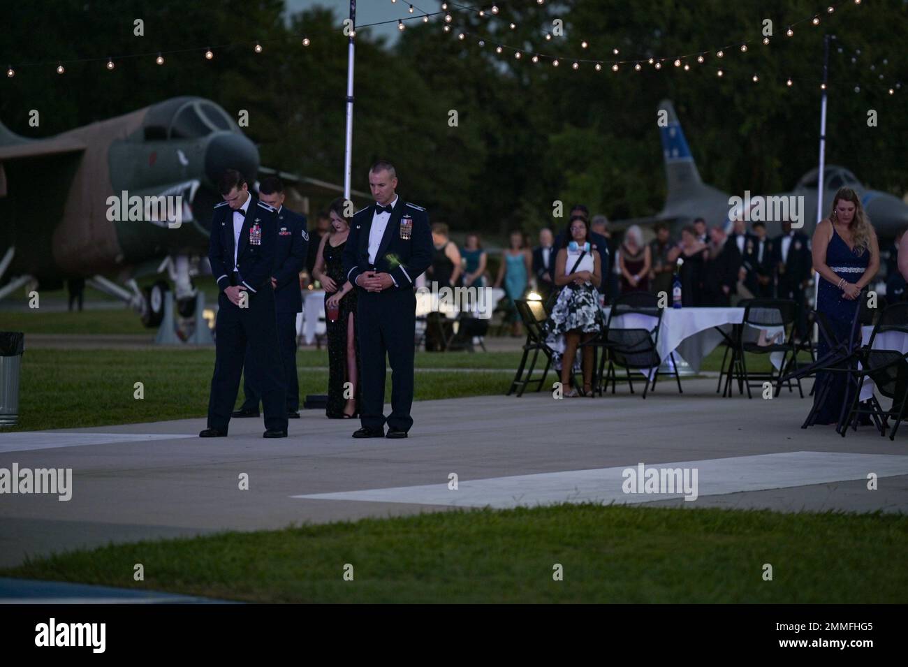 Le colonel Russell Cook de la US Air Force, commandant de la 23rd e ...