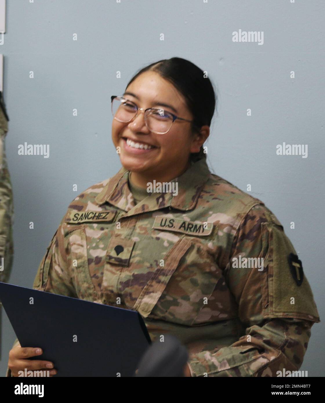 SPC de l'armée américaine. Jennifer M. Sanchez, Property Book NCO, 92Y ...