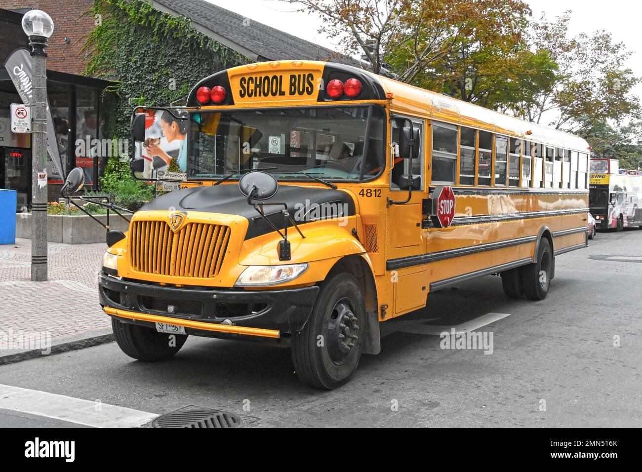 Autobus scolaire jaune canadien Banque de photographies et d’images à ...