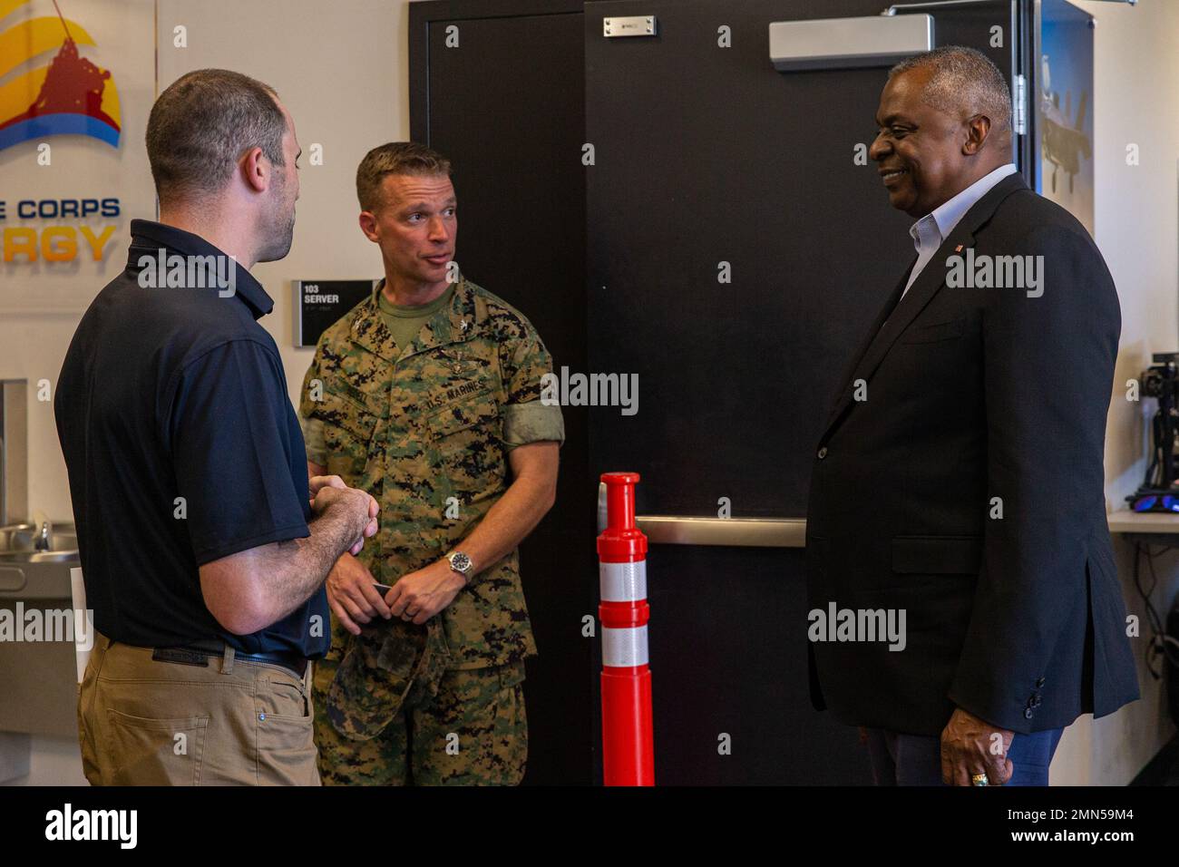 Le secrétaire à la Défense, Lloyd J. Austin III, visite la Marine corps ...