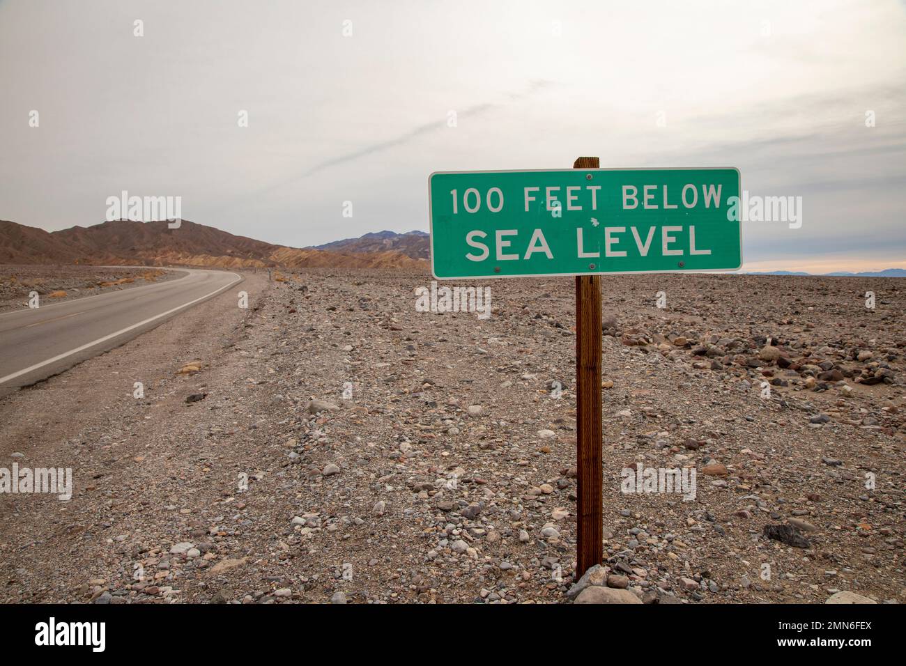 Signe indiquant le niveau de la mer Banque de photographies et d’images ...