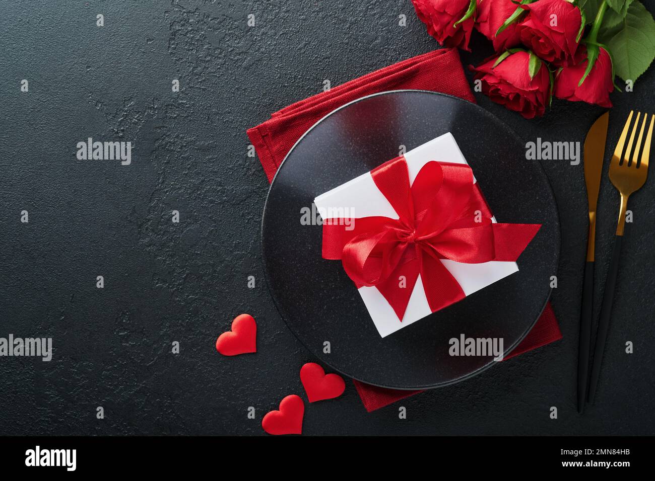 Cadre romantique avec du vin Banque de photographies et d’images à haute résolution - Alamy