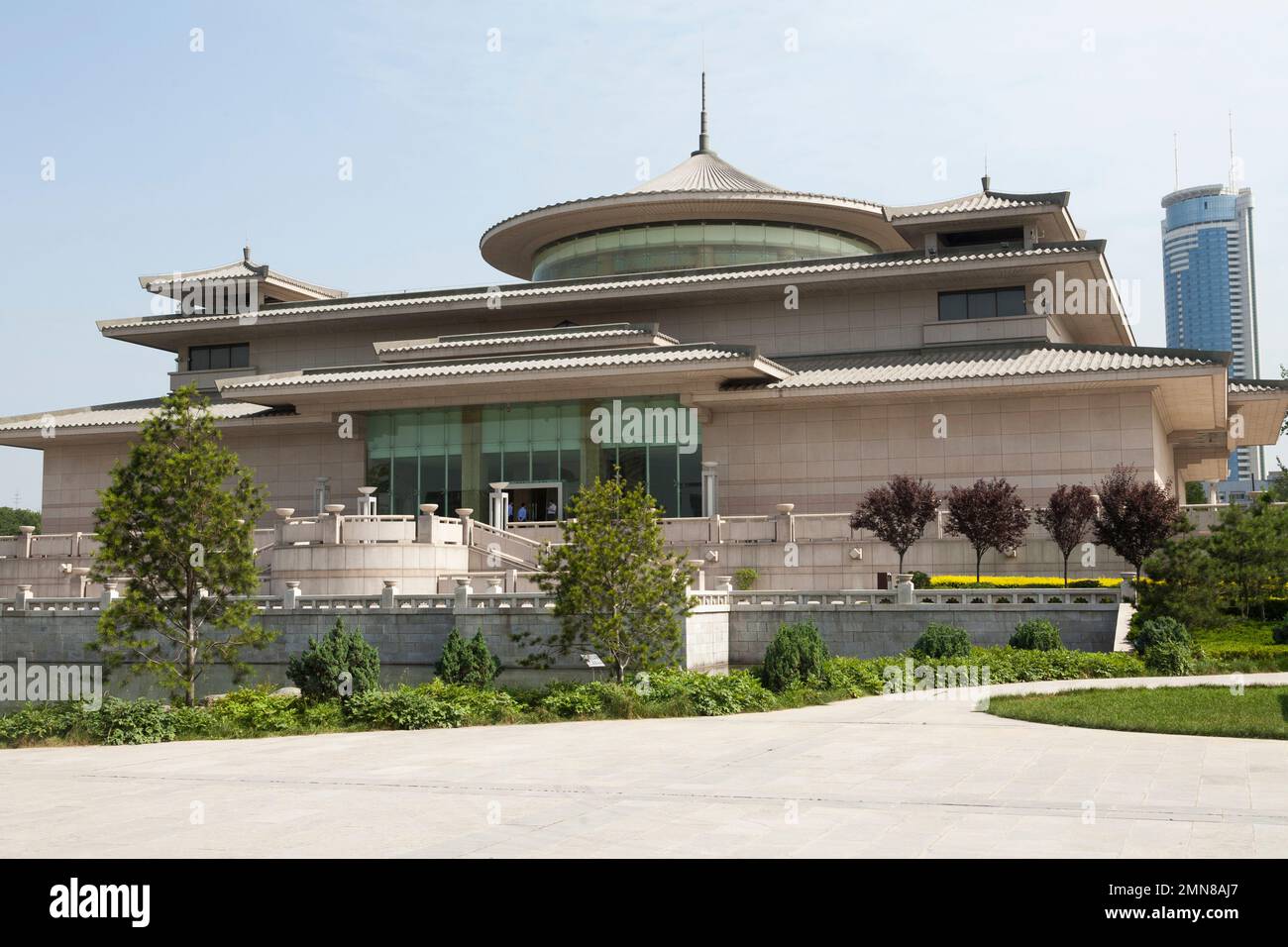 Musée Xi'an vu de l'extérieur / à l'extérieur; un bâtiment moderne dans ...