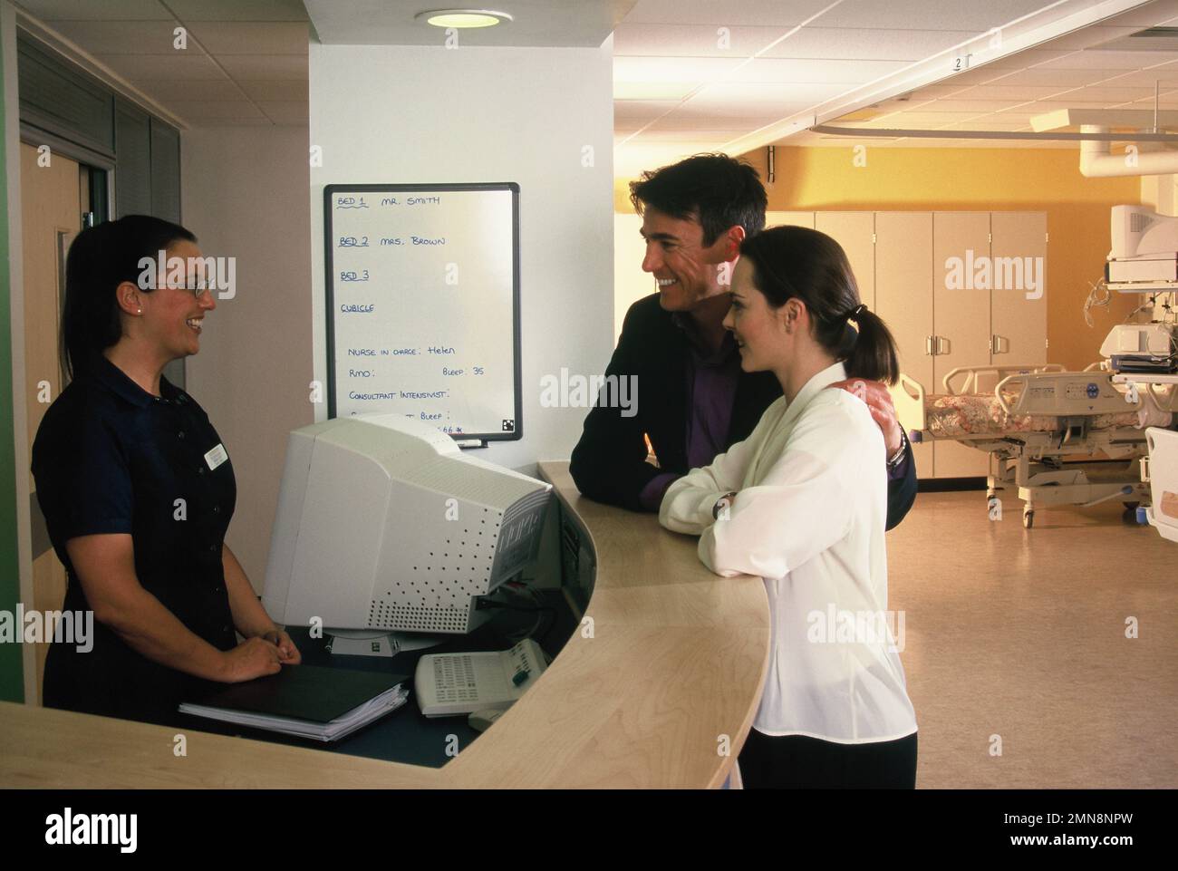 Hospital nhs reception receptionist Banque de photographies et d’images ...