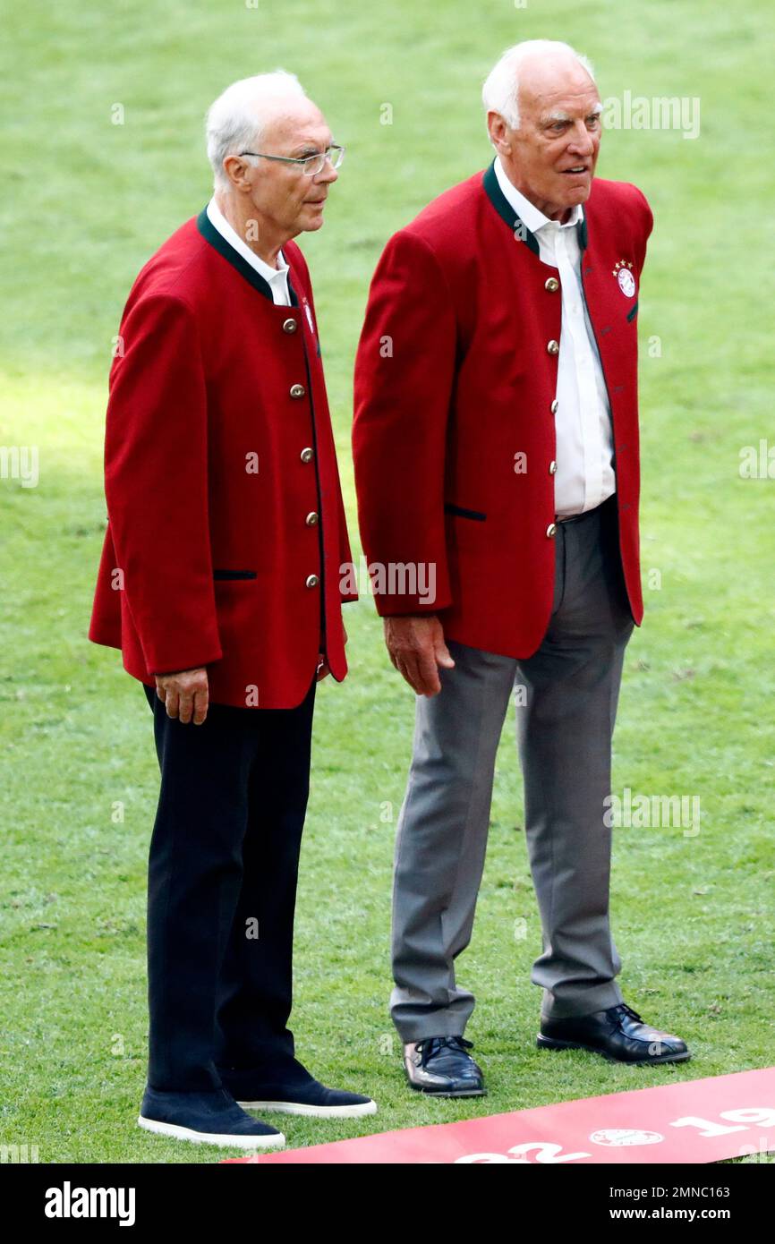 Bayern legends Franz Beckenbauer, left, and Franz Roth attend the ...