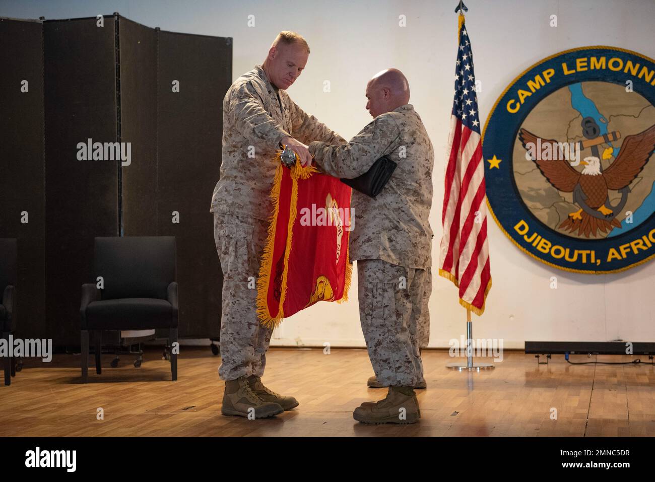 Corps des Marines des États-Unis Lt. Col. Wilbur Oles, Escadron de ...