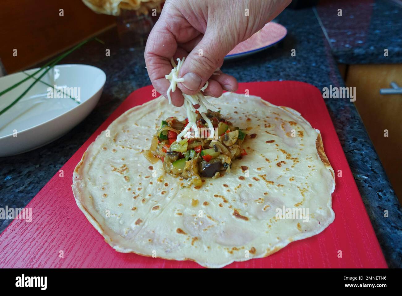 Cuisine swabian végétarien, préparation surprise Flaedle, Flaedle ...