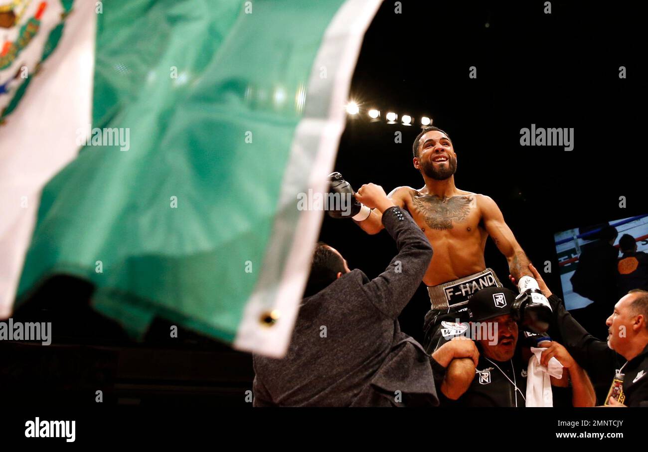 Mexico's Luis Nery celebrates after beating Japan's Shinsuke Yamanaka ...