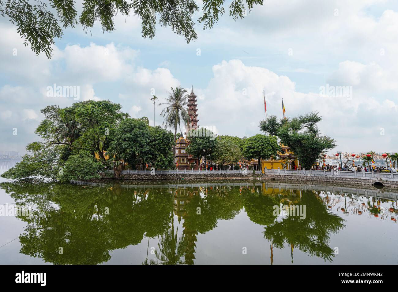 Hanoï, Vietnam, janvier 2023. Vue panoramique sur la Pagode Tran Quoc, le plus ancien temple ...