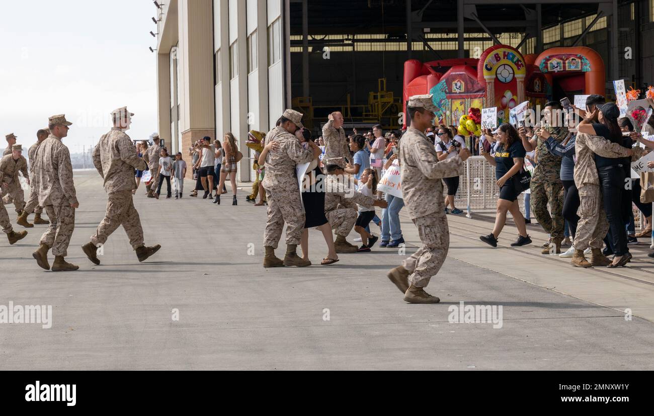 Les Marines des États-Unis avec le Marine Medium Tiltrotor Squadron ...