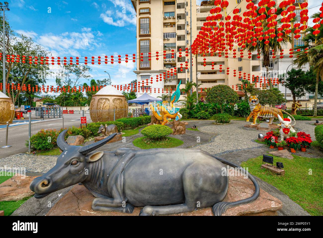 Kuala Lumpur, Malaisie - 2023 : sculpture du zodiaque du boeuf ...