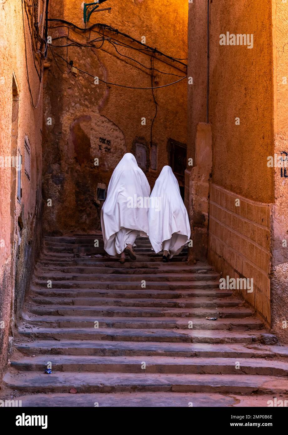 Femmes algériennes haik Banque de photographies et d’images à haute ...