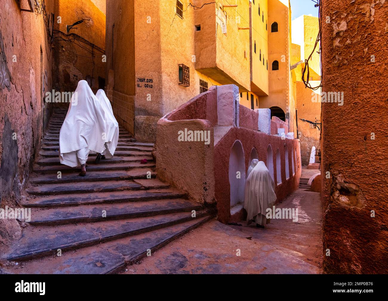 Femmes algériennes haik Banque de photographies et d’images à haute ...