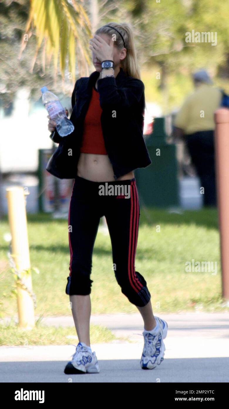 Exclusif !! Anna Kournikova super-skinny termine une longue séance d ...