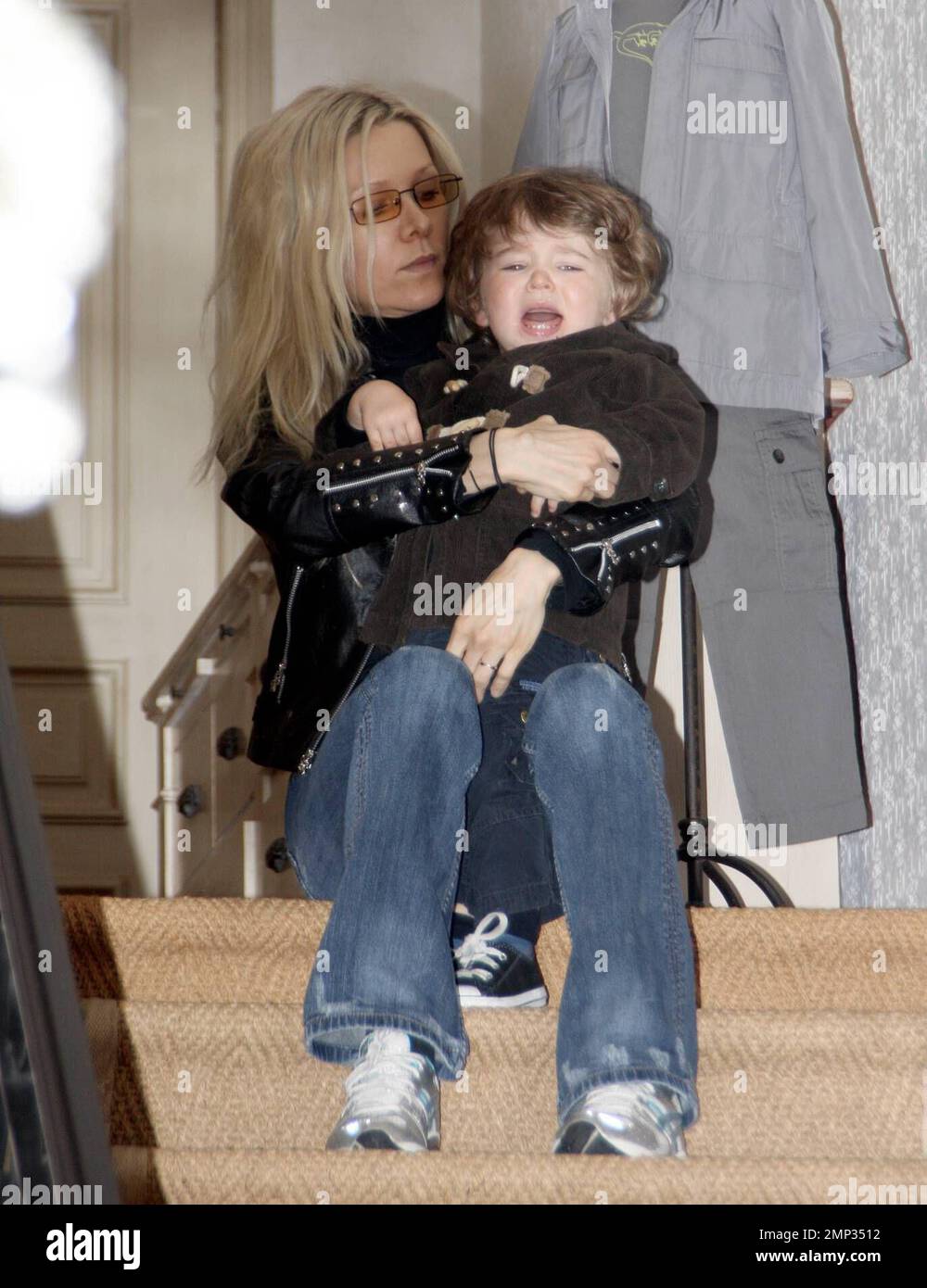 Russell crowe and danielle spencer and tennyson crowe Banque de ...