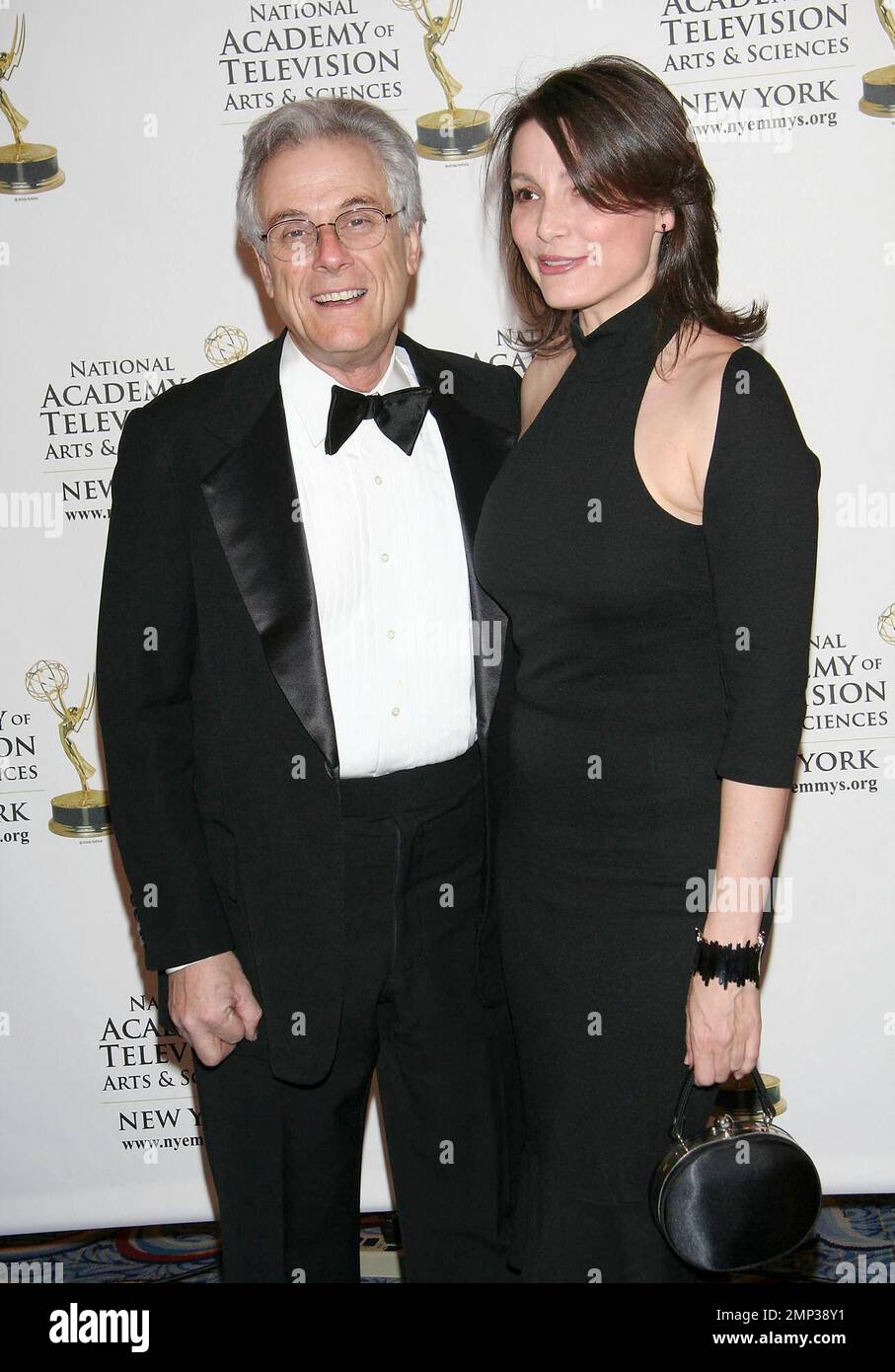 Jeffrey Lyons, critique TV et animateur de Reel Talk, et Alison Bailes ...