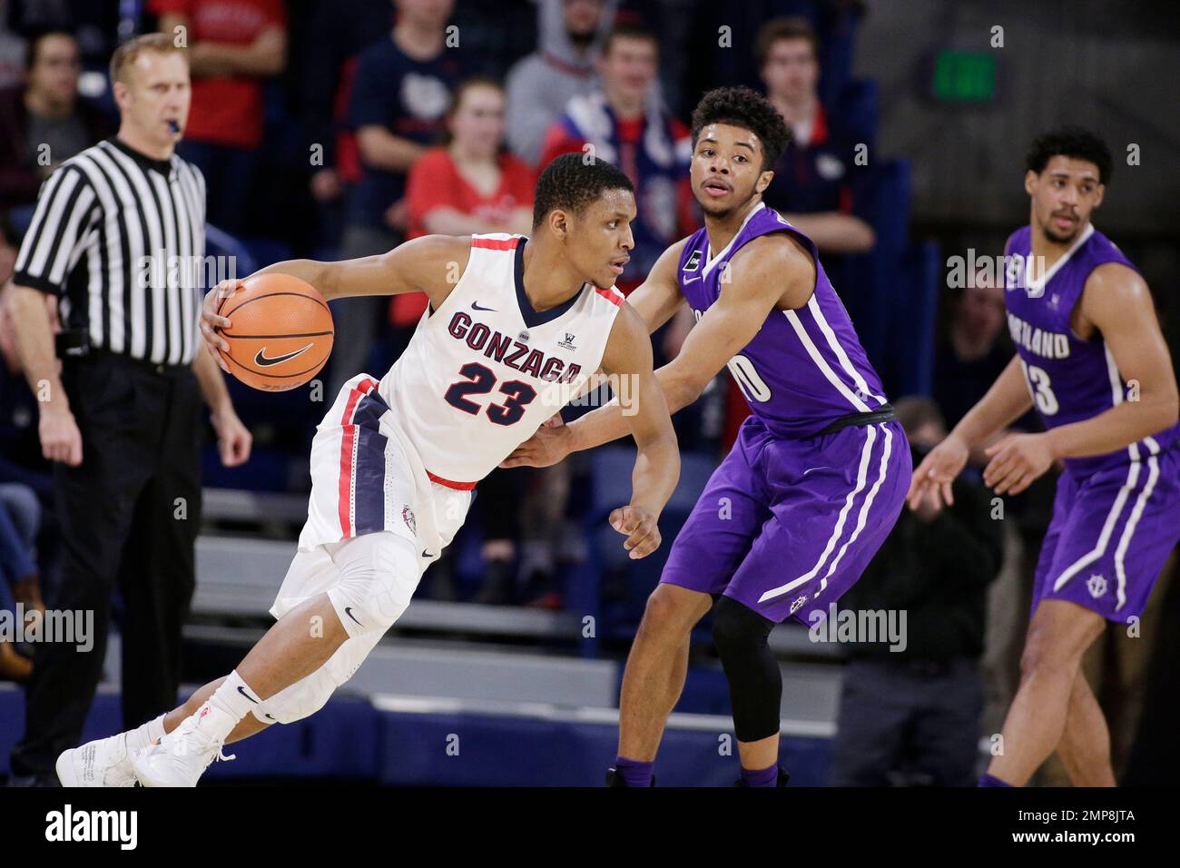 Gonzaga guard Zach Norvell Jr. (23) dribbles the ball while defended by ...