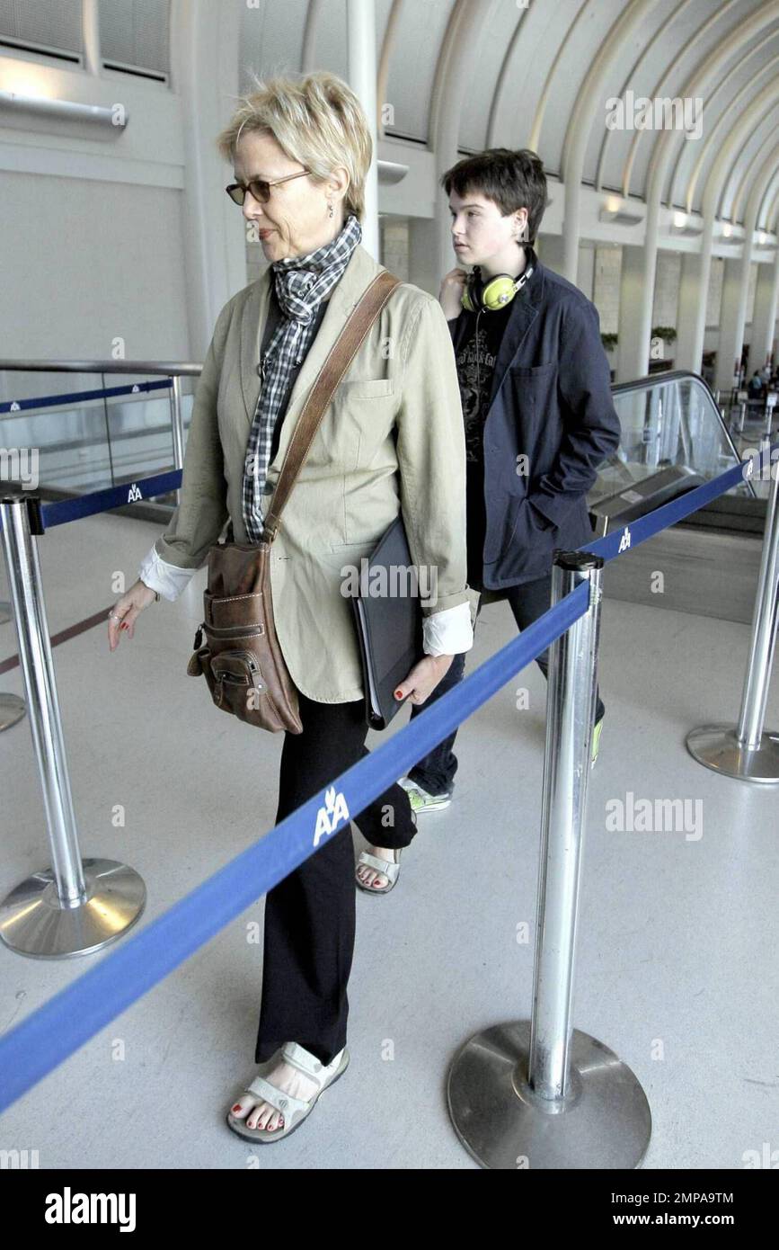Annette Bening et son fils Benjamin arrivent à LAX et, après l ...
