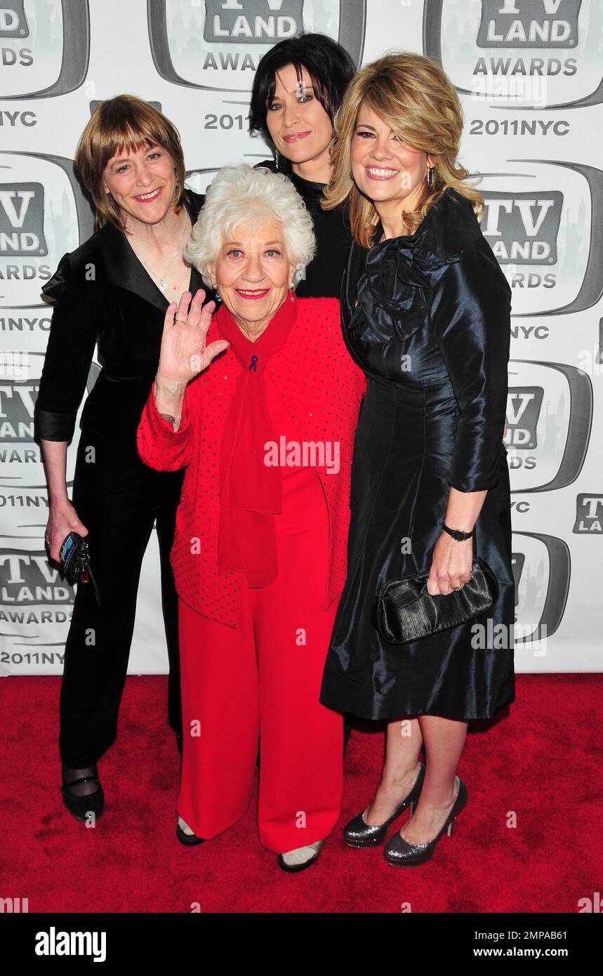 Geri Jewell, Nancy McKeon, Charlotte Rae et Lisa Whelchel posent sur le ...