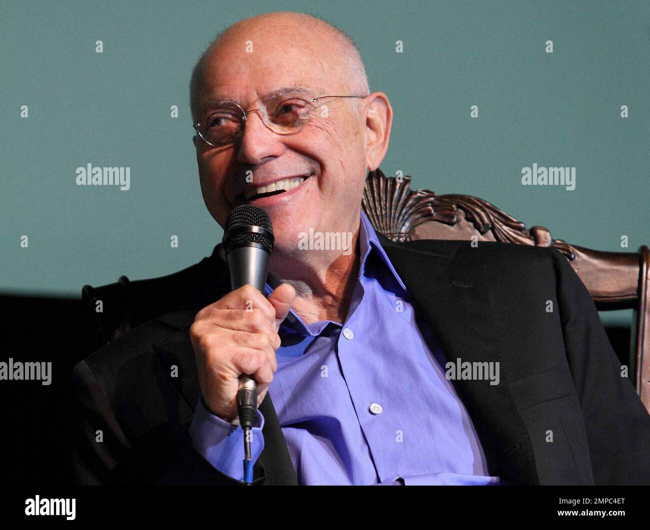 Alan Arkin, acteur lauréat d'un Oscar, parle après avoir reçu le prix ...