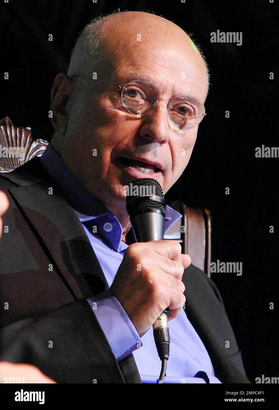 Alan Arkin, acteur lauréat d'un Oscar, parle après avoir reçu le prix ...