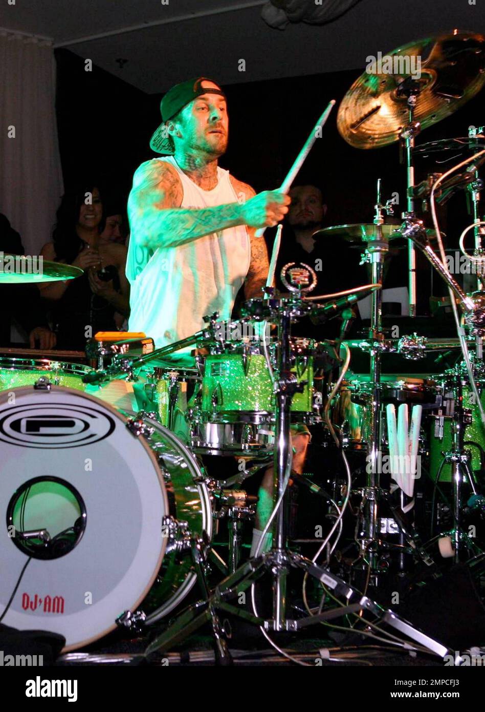 Travis Barker et DJ A-Trak inaugurent leur première visite avec un ...