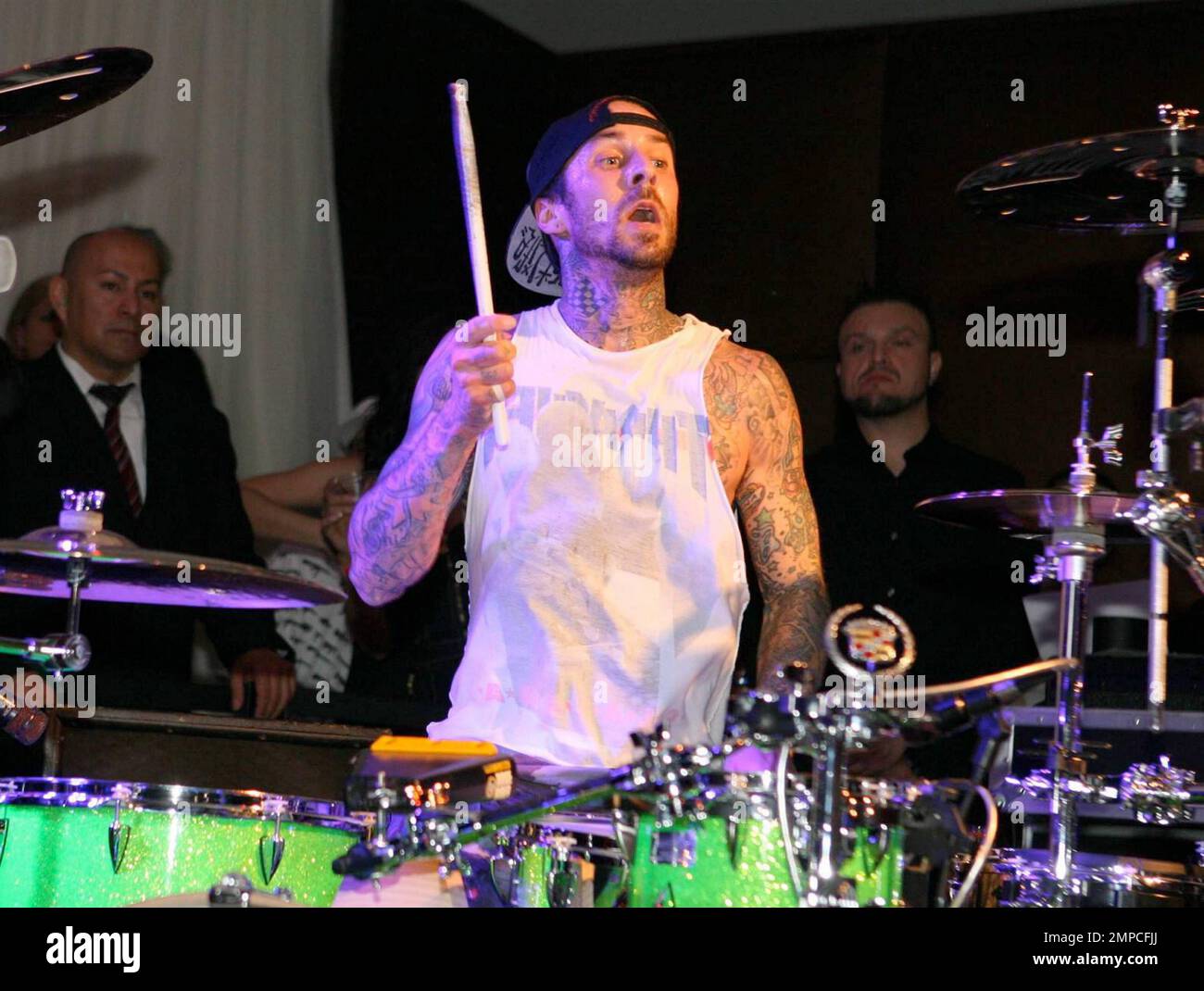 Travis Barker et DJ A-Trak inaugurent leur première visite avec un ...