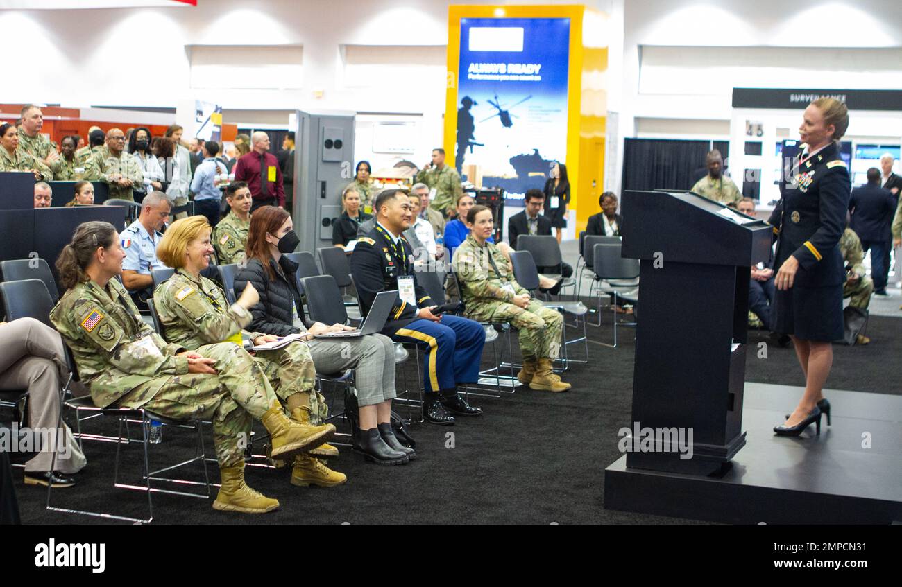 Le lieutenant-colonel Lisa Jaster, un soldat de la réserve de l'armée ...