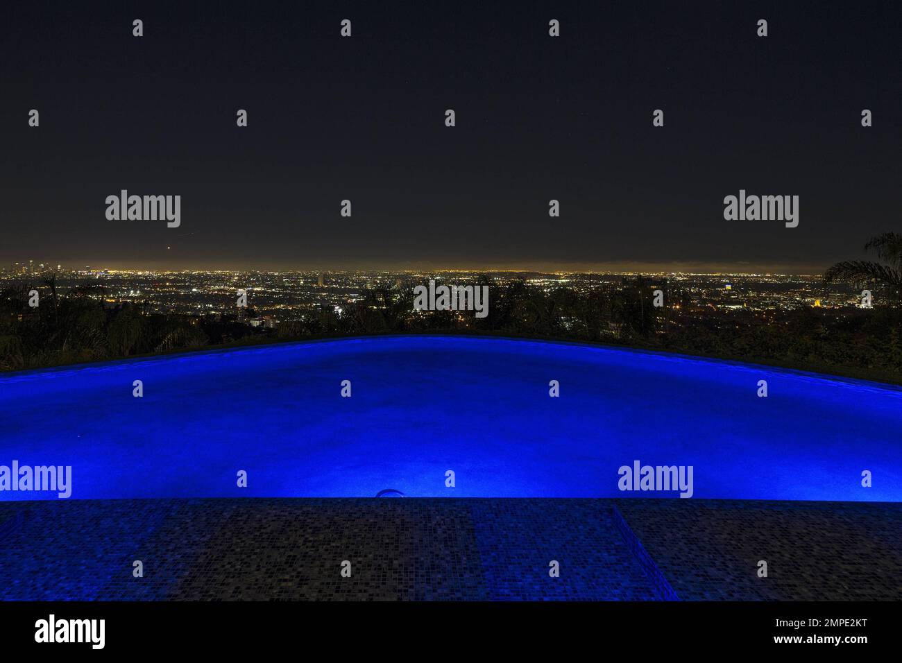 C'est l'incroyable 85M $ dollar Beverly Hills domaine à flanc de ...