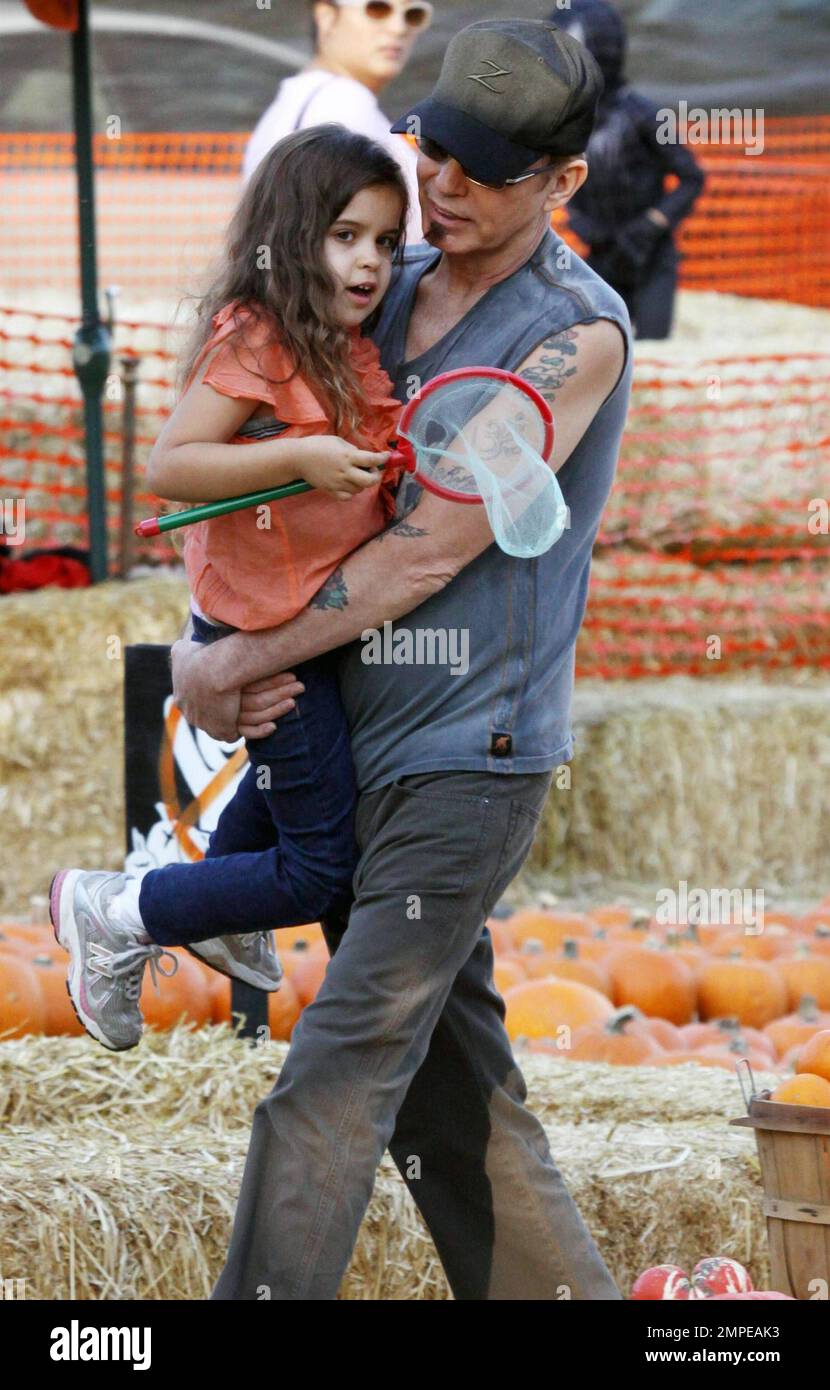 L'acteur Billy Bob Thornton apporte sa fille Bella à M. Bones Pumpkin ...