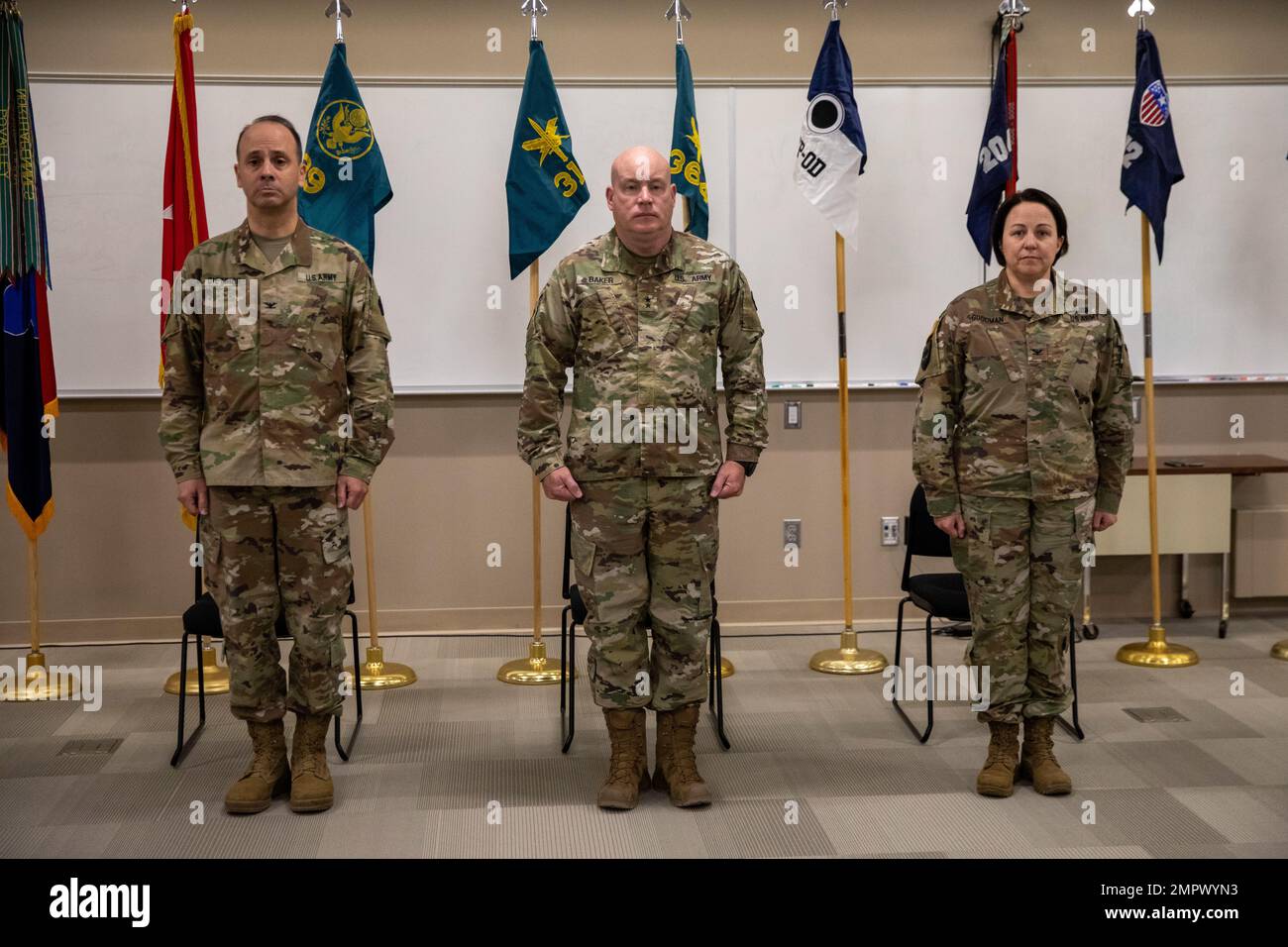 Le colonel Adam T. Dietrich, commandant sortant du Groupe d'appui au ...