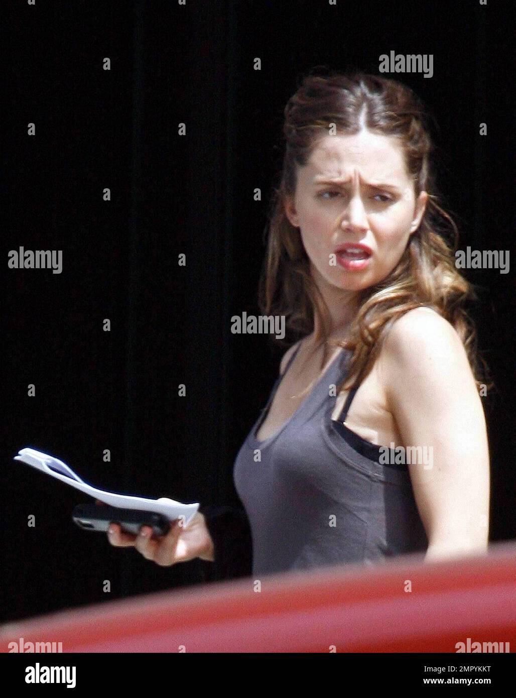 EXCLUSIF !! L'actrice Eliza Dushku filme une scène pour la série ...