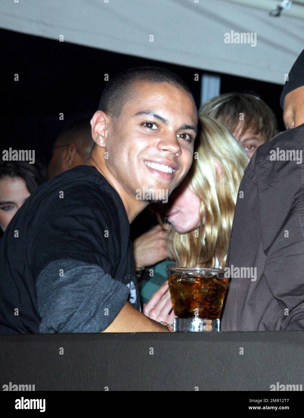 Evan Ross semble être un succès avec les dames en assistant à l ...