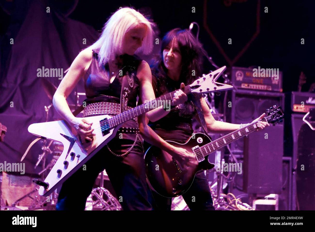 Le groupe de métal britannique GirlSchool se produit en direct au ...