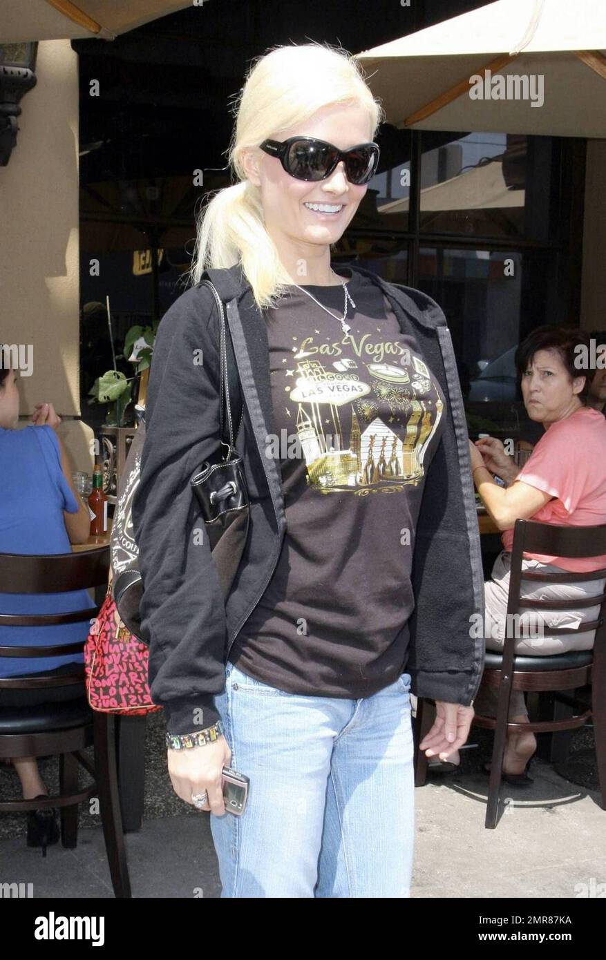 L'ancienne fille Next Door Holly Madison a opté pour des vêtements ...